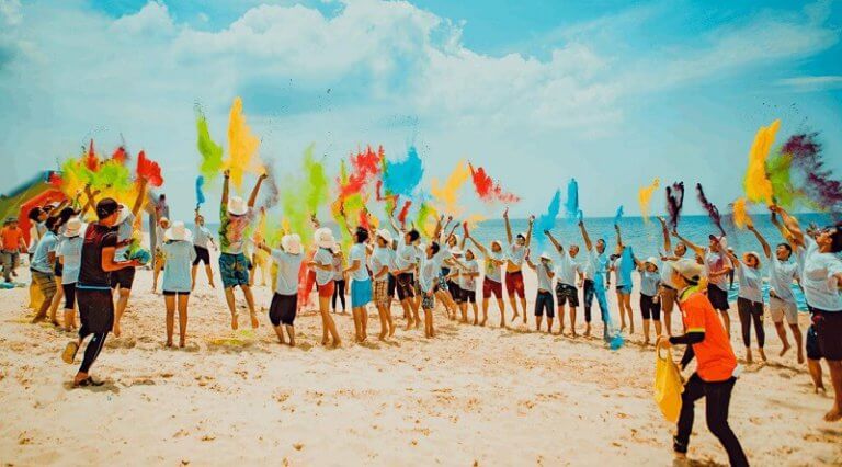 How to Organize a Company Trip: A Step-by-Step Guide