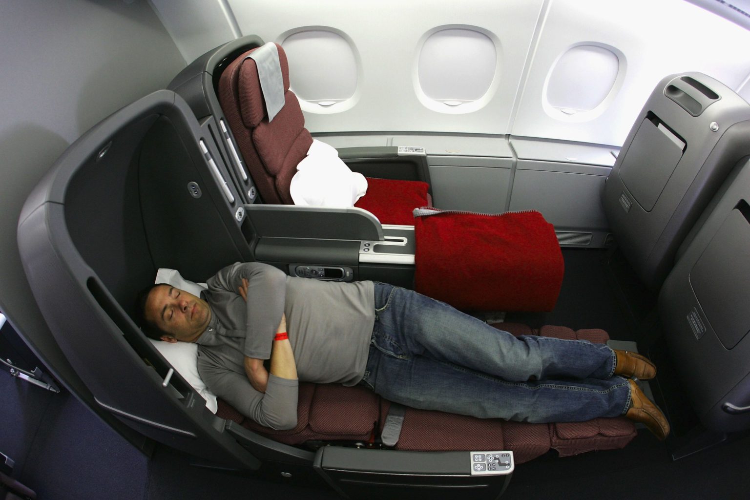 First Class vs Business Class: Understanding the Key Differences and ...